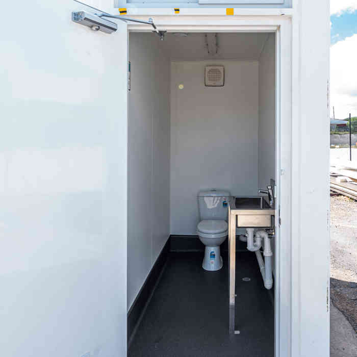 20ft Crib Room with Separate Bathroom | Do It All